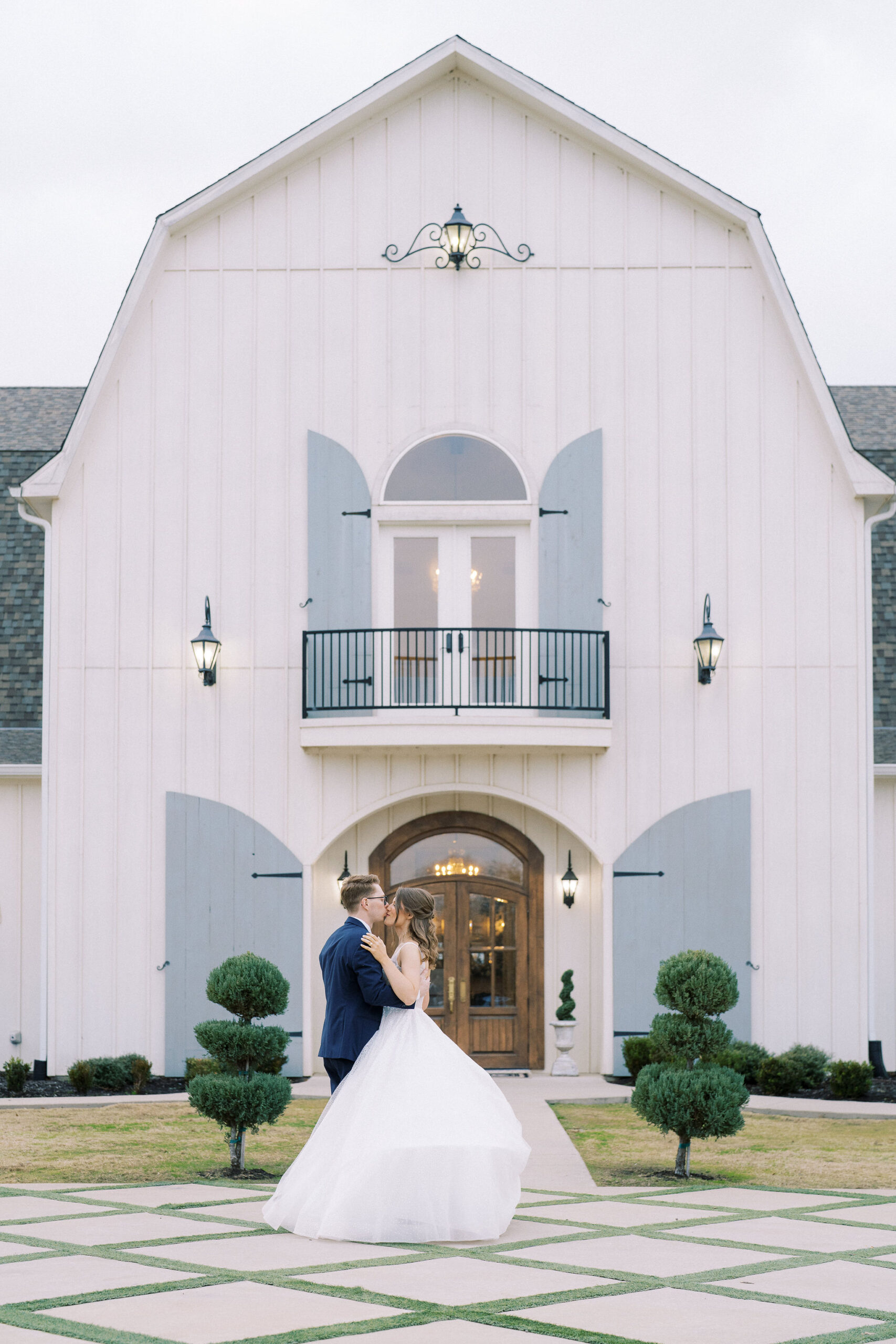 Planning Timeline: When to book your Vendors! - Farmhouse